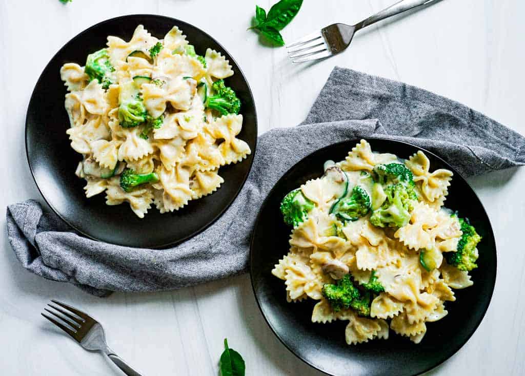 Creamy Garlic and Vegetable Pasta